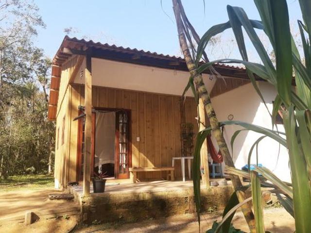 CHÁCARA COM 4.007 m², CASA NOVA, CÓRREGO E VISTA E