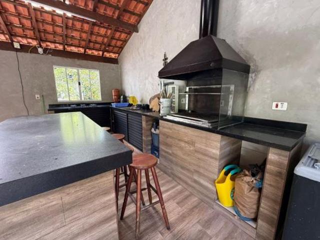 Chácara com 5 quartos e piscina em Peruíbe