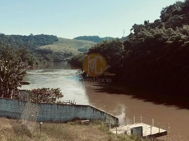 CHACARA COM 5 QUARTOS EM SANTA BRANCA 3.464 M²!