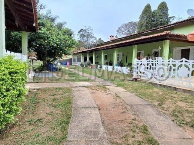Chácara com 5.000 m² com belo lago!