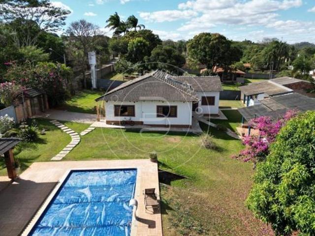 Chácara com 6 dormitórios e 2136 m² à venda no Condomínio Parque dos Cisnes Goiânia/GO