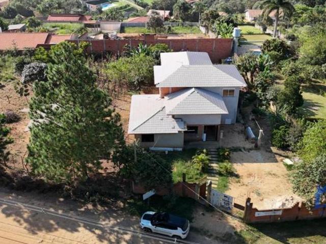 Chácara com 6 Quartos e 6 banheiros à Venda, 930 m² por R$ 990.000 Cód. ch2668