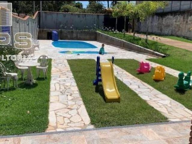Chácara com 6 quartos, salão de festas e piscina a venda no Chácaras Brasil