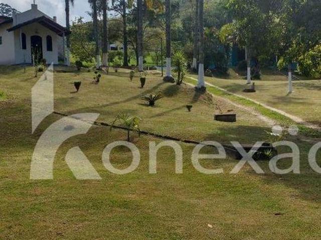 Chácara com 6.000 m² e área de lazer completa em São José dos Campos/SP