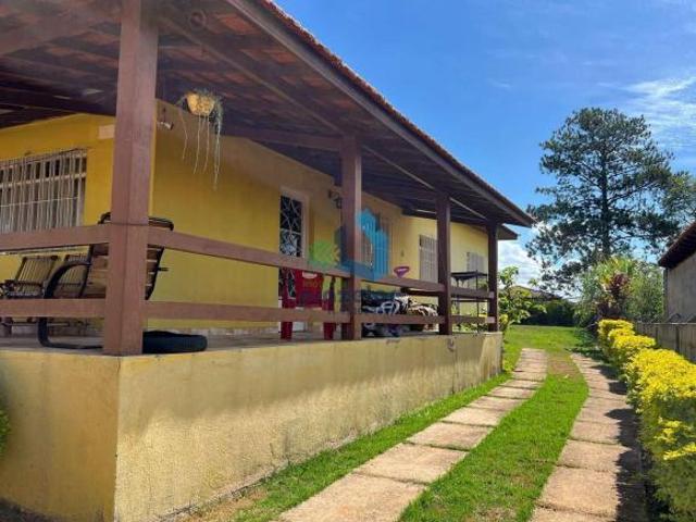 Chácara com 03 dormitórios em Mairinque