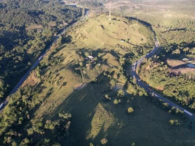 Chácara com 02 casas bem localizada, apenas 70km de Curitiba em Campina Grande do Sul PR