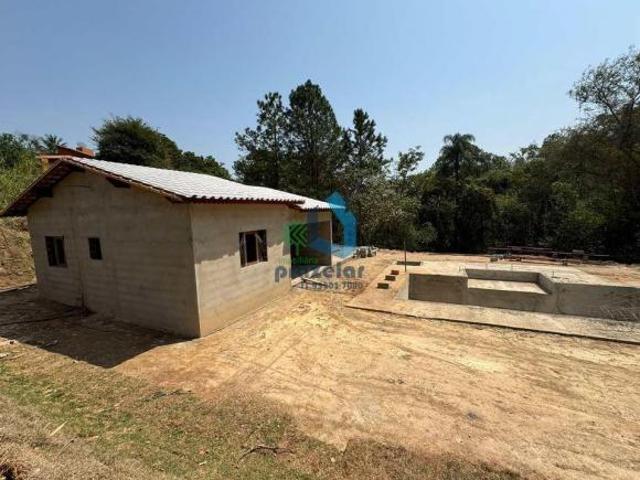 Chácara com 02 dormitórios em fase de acabamento em condomínio