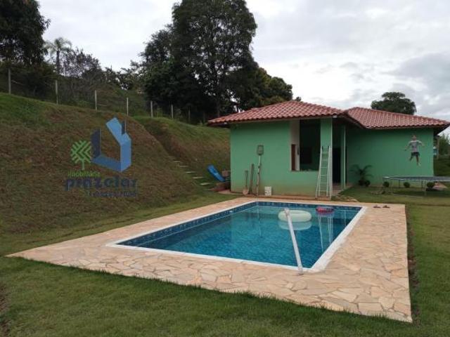 Chácara com 02 dormitórios em Mairinque
