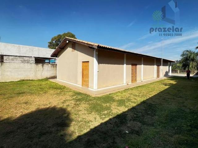 Chácara com 02 dormitórios em Mairinque