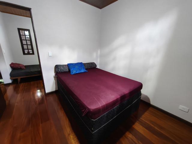 Chácara com 05 dormitórios, piscina e Lazer LT0040