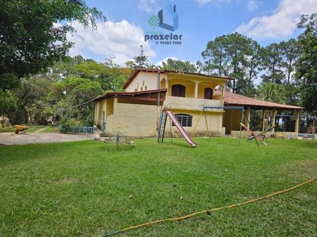 Chácara com 06 dormitórios em Mairinque