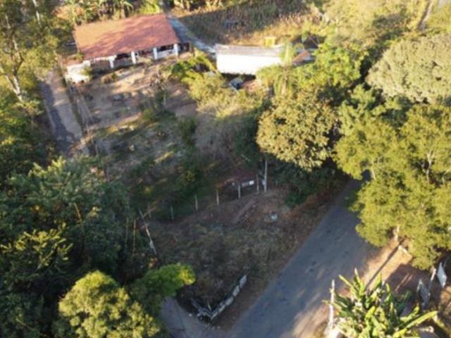 Chácara com 1100 MTS / Jardim das Colinas / Com árvores frutíferas 1.000m²
