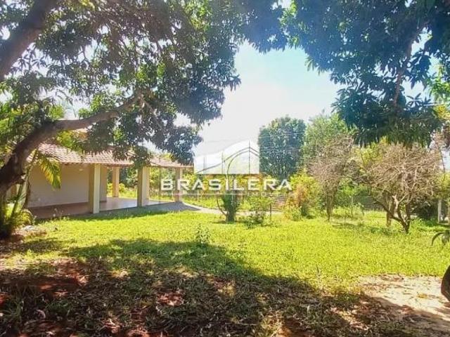 Chácara com 1540mt² de área em condomínio à venda com casa de 03 quartos, Bela Vista de Goiás, G