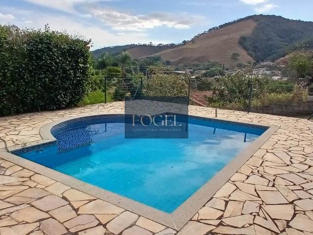Chácara com 1700m² Excelente Infraestrutura de lazer Piscina Campinho Quadra.