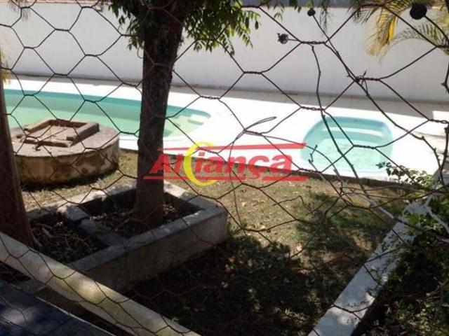 Chacara com 1750 metros, com uma casa com 02 dorm, com piscina