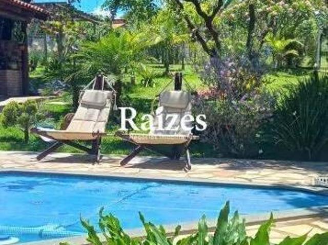 Chácara com 1 suíte, cozinha, sala, varanda gourmet, banheiro social e piscina