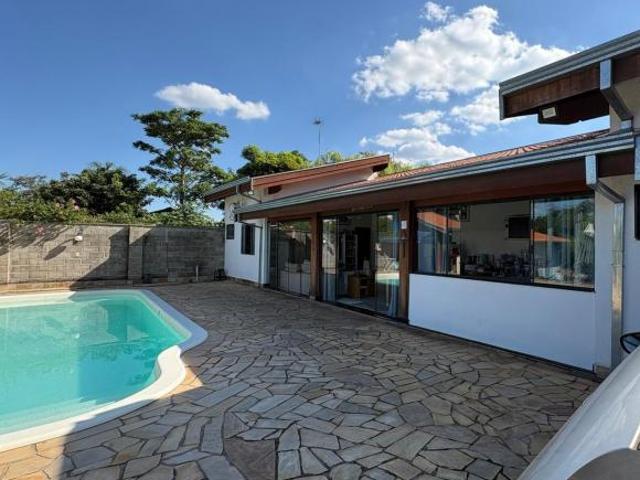 Chácara com 1.000m², Piscina e Vista para o Nascer do Sol