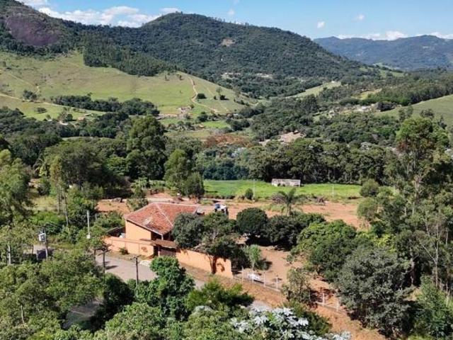 Chácara com 1.270m², Linda Vista e Terreno Arborizado em Bragança Paulista