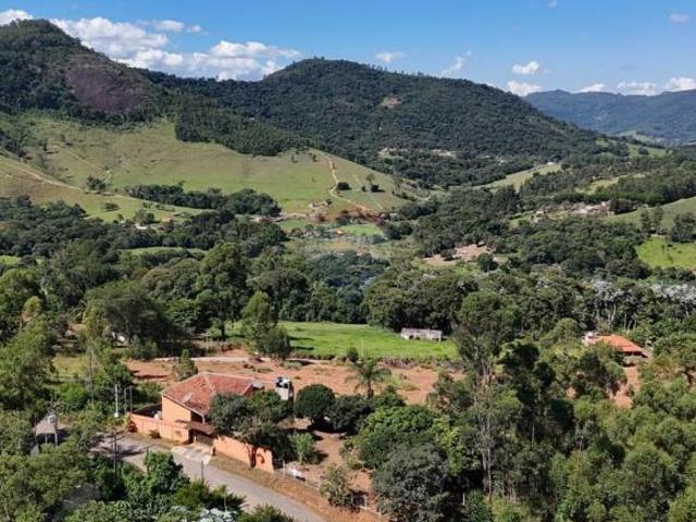 Chácara com 1.270m², Linda Vista e Terreno Arborizado em Bragança Paulista