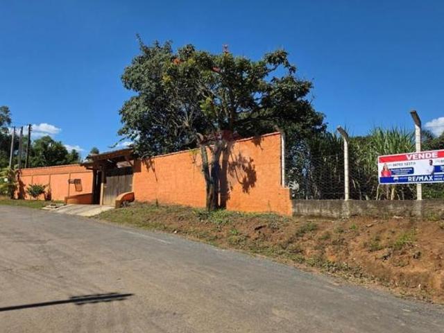 Chácara com 1.270m², Linda Vista e Terreno Arborizado em Bragança Paulista