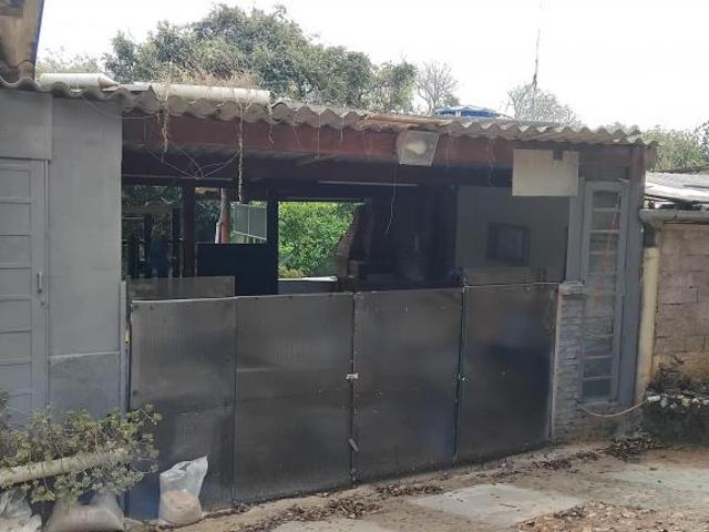 Chácara com 2 casas pomar horta fácil acesso