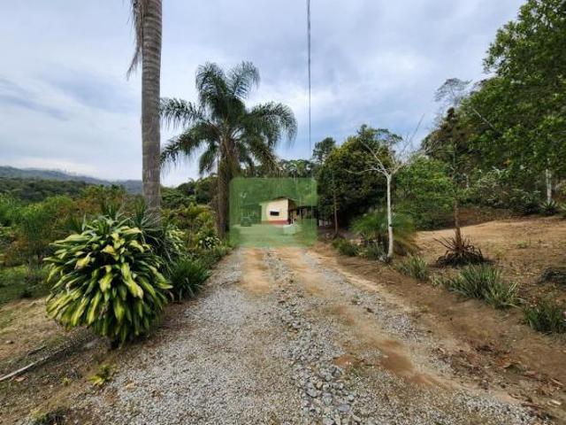Chácara com 2 lagos próximo ao centro de Taiaçupeba Porteira Fechada