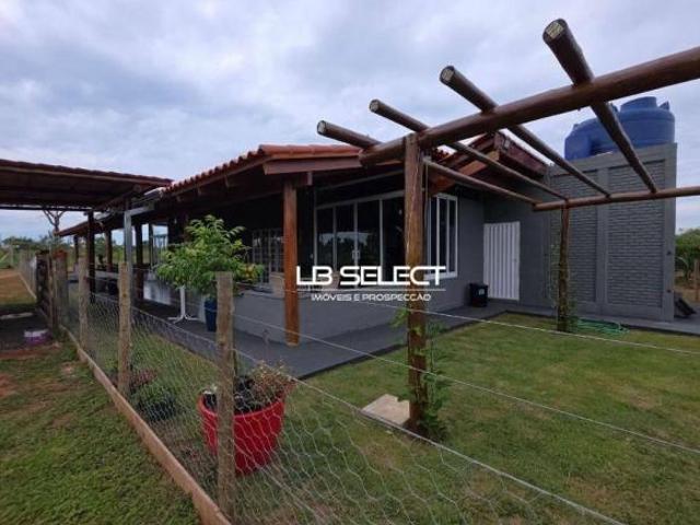 Chácara com 2 suítes à venda, 200 m² de área construída em terreno de 2.500m² por R$ 850.000,00 Zo