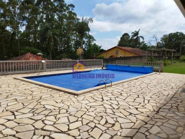 Chacara com 2.250 metros,5dormitorios e area gourmet linda em Condominio fechado