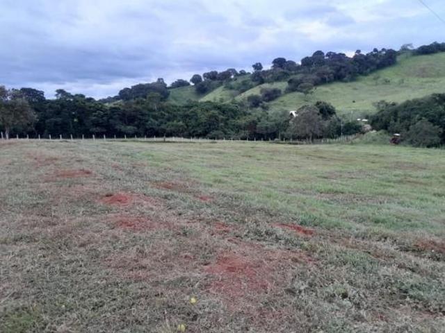 CHÁCARA COM 2.200 M² Á VENDA EM PIRACEMA MG