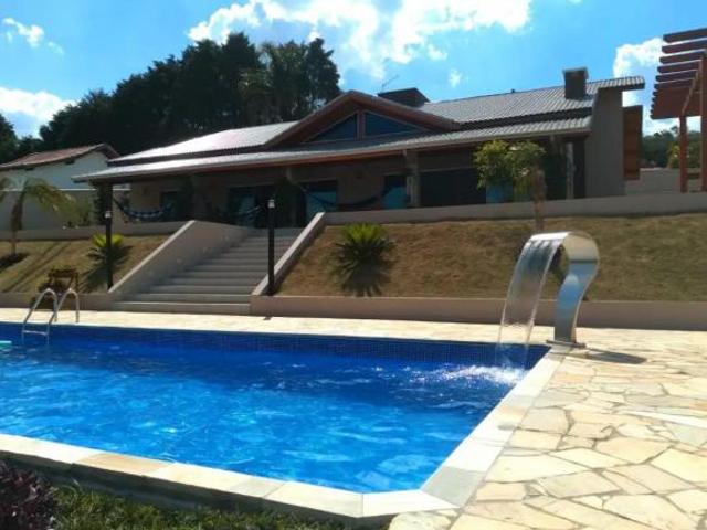 Chácara com 300 metros², 3 quartos, piscina e churrasqueira em Mogi SP