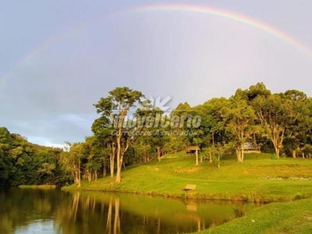 Chácara com 3 Belas Casas, e 3 belos lagos com 8,5
