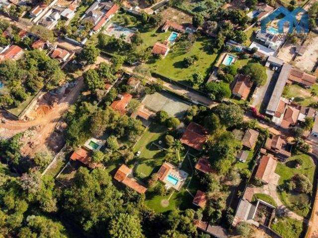 Chácara com 3 casas e mais de 8 mil metros de terreno