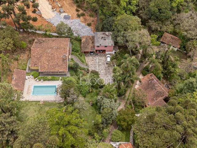 Chácara com 3 casas, salão de festas e piscina — p
