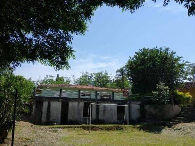 CHÁCARA COM 3 DORMITÓRIOS EM COTIA