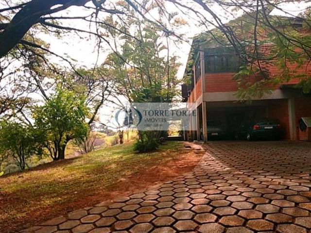 Chácara com 3 dormitórios várias vagas e casa de caseiro em Jundiaí
