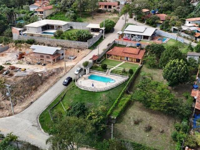 Chácara com 3 Quartos e 2 banheiros à Venda, 1.000 m² por R$ 660.000 Cód. ch2716