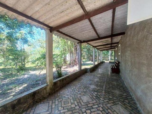 Chácara com 3 quartos e lago em Itanhaém