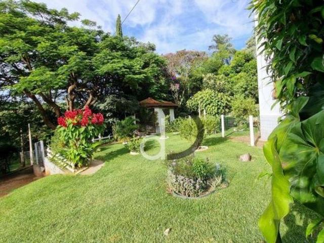 Chácara com 3 quartos, varanda gourmet, pomar e 1.600 m² de terreno