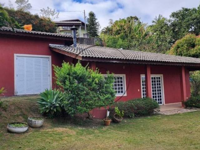 Chácara com 3 Suítes, Lareira e Piscina em Condomínio Atibaia