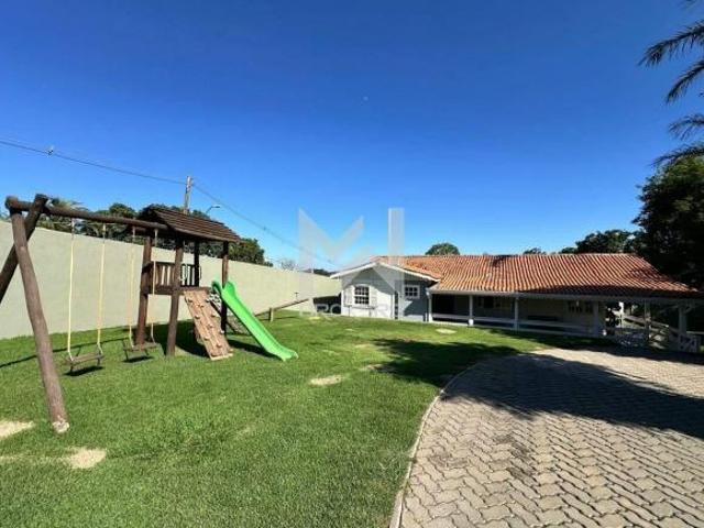 Chácara com 3.400 metros de terreno plano com casa principal e casa para caseiro na cidade de Valinh