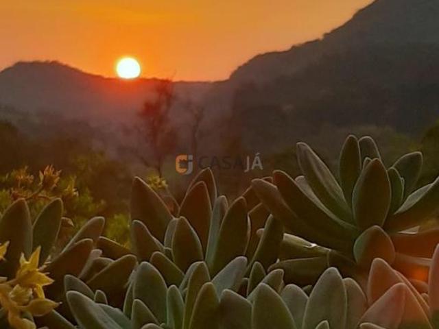 CHÁCARA COM VISTA PARA O MORRO TRÊS IRMÃOS EM BATEIAS