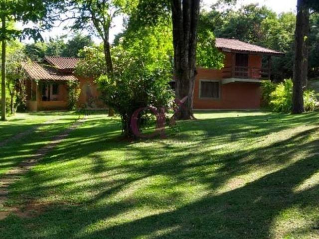 Chácara com Vista para a Serra do Japi com Piscina, Tênis e Campo Society