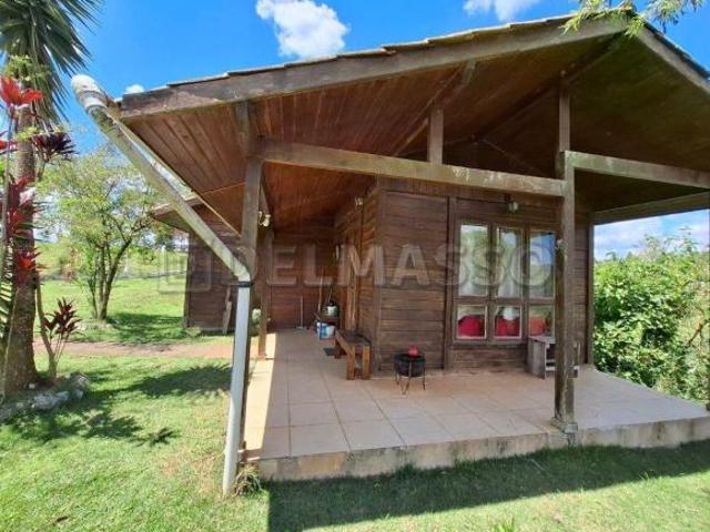 Chácara com acesso ao lago e vista deslumbrante!
