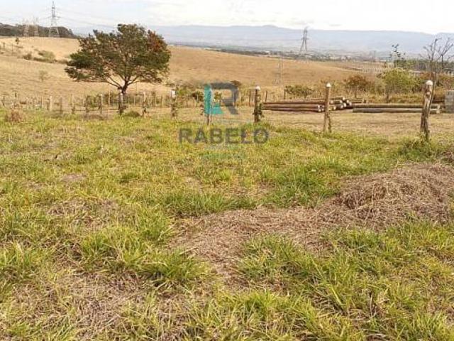 CHÁCARA COM ACESSO FÁCIL E VISTA PARA A CIDADE DE LORENA SP