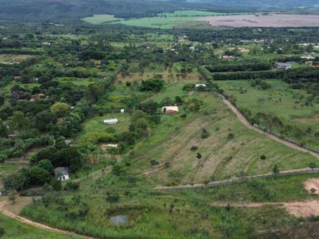 CHÁCARA COM AMPLO ESPAÇO