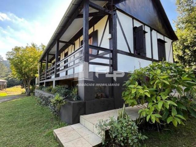 CHÁCARA COM CASA DE 200 ANOS RESTAURADA