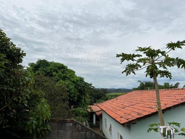 Chácara com Casa e Piscina em Bragança Paulista SP: 2 Quartos, 1 Suíte, 1 Sala, 2 Banheiros, 2 Vagas