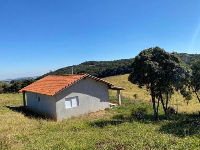 Chácara com duas casas e vista para as montanhas