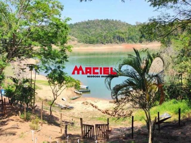 Chácara com escritura em condomínio Recreio do Porto, em Santa Branca SP 700 m2 de terreno / pé