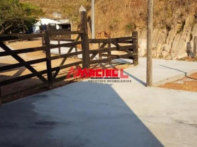 CHÁCARA COM ESCRITURA REGISTRADA, COM CACHOEIRA, TRATOR, POMAR E TRILHA